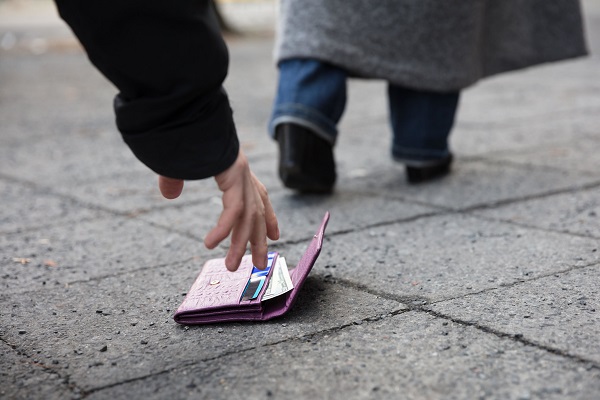 lost wallet | English Echo