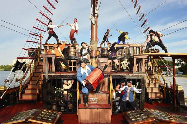 Adventures, 1 Pictures | English Echo